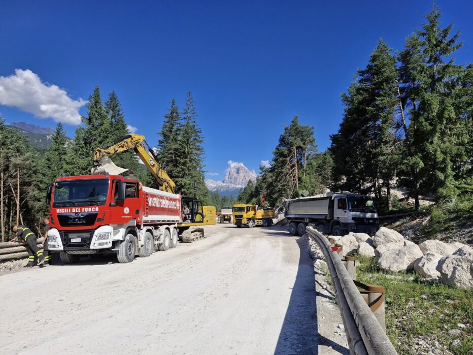 Road opening to Cortina SS 51 Alemagna - Cortina d'Ampezzo